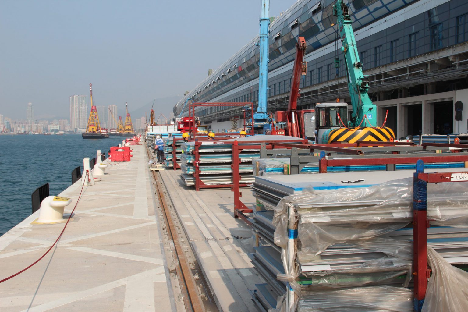 Sole plates for rail constructions