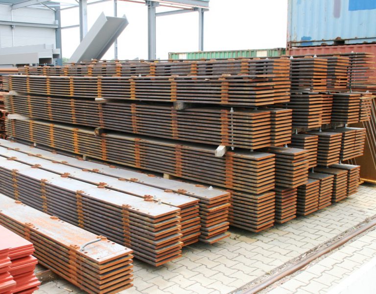 Sole plates for rail constructions
