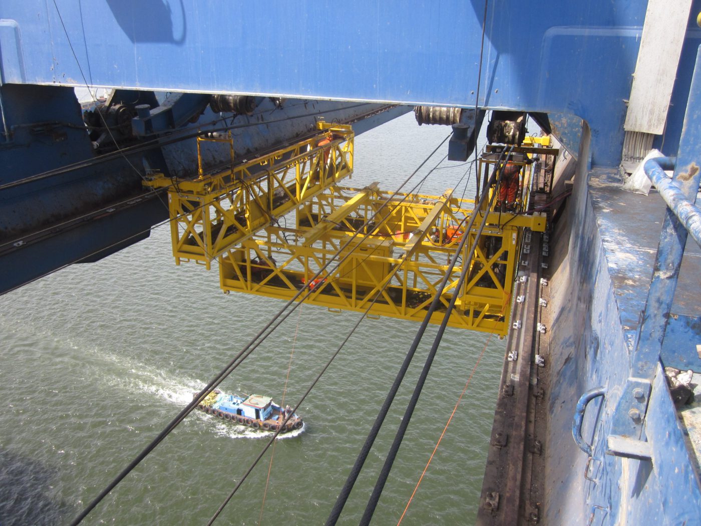 ZPMC maintenance platform STS | Bemo Rail