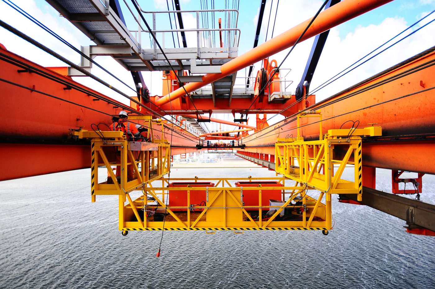 ZPMC maintenance platform STS | Bemo Rail