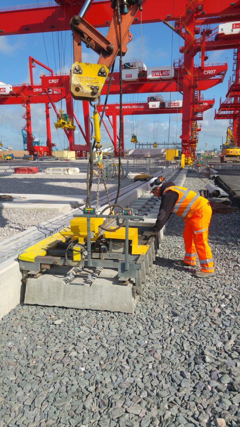 New building & renovation of rail constructions