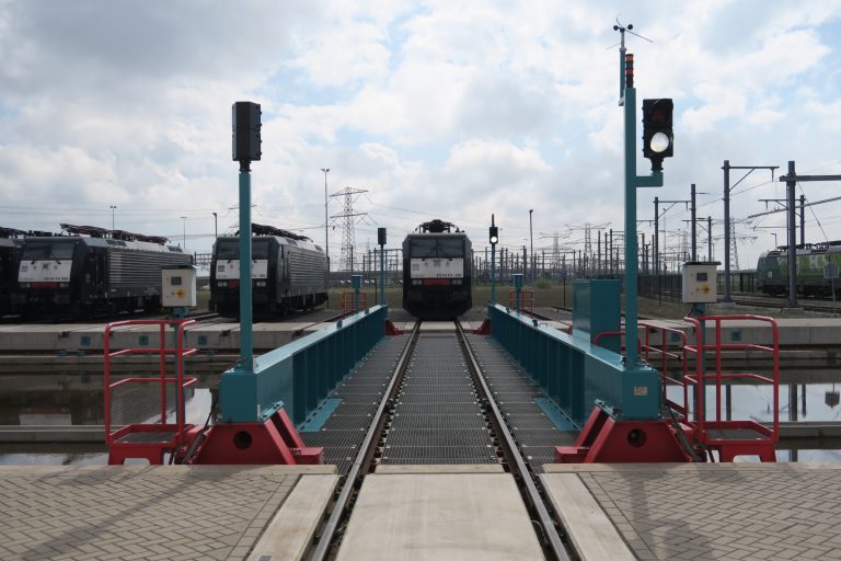 Train traverser | Bemo Rail expert in Shunting Technology