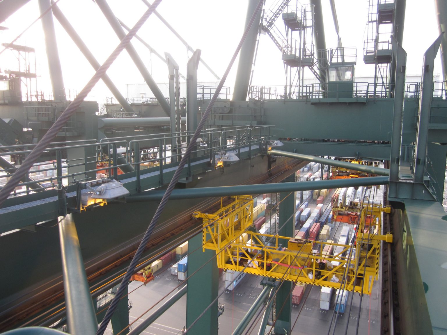 ZPMC maintenance platform STS | Bemo Rail