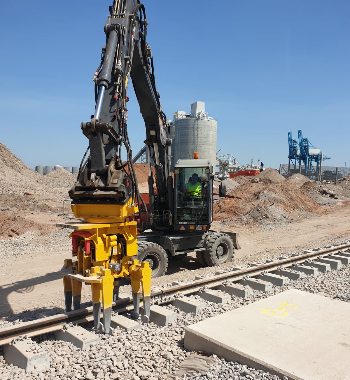 Maintenance of crane tracks | Bemo Rail